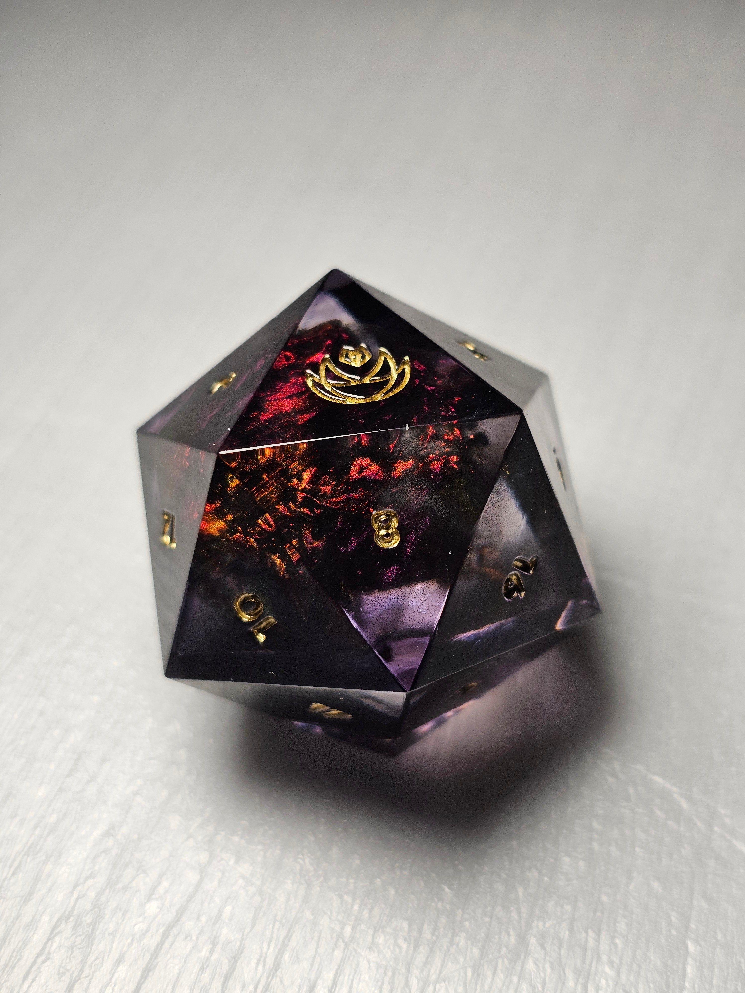 Ember 33mm Chonk D20 – Cassiopeia Dice
